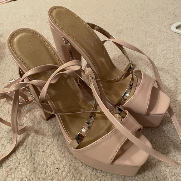 Fashion Nova | Shoes | Cream Platform Heels With Gold Accents | Poshmark